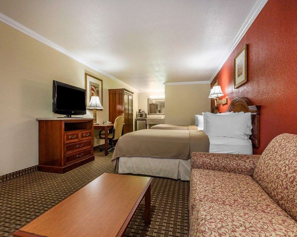 Blythe Accommodations CA Hotel Rooms & Hot Tub Suites - Quality Inn Blythe